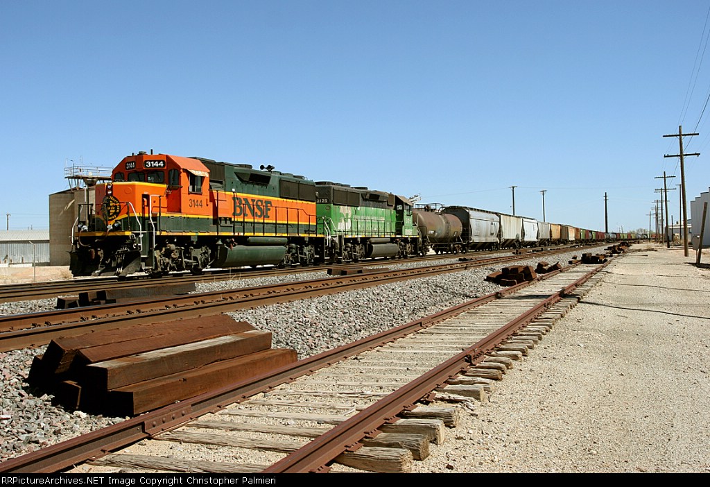 BNSF 3144 and BNSF 3125